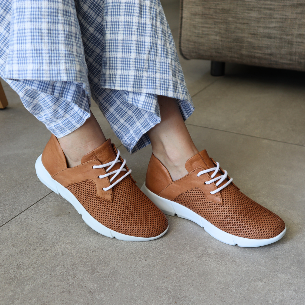 Elska Vayah Solid Tan Sneakers – Bstore